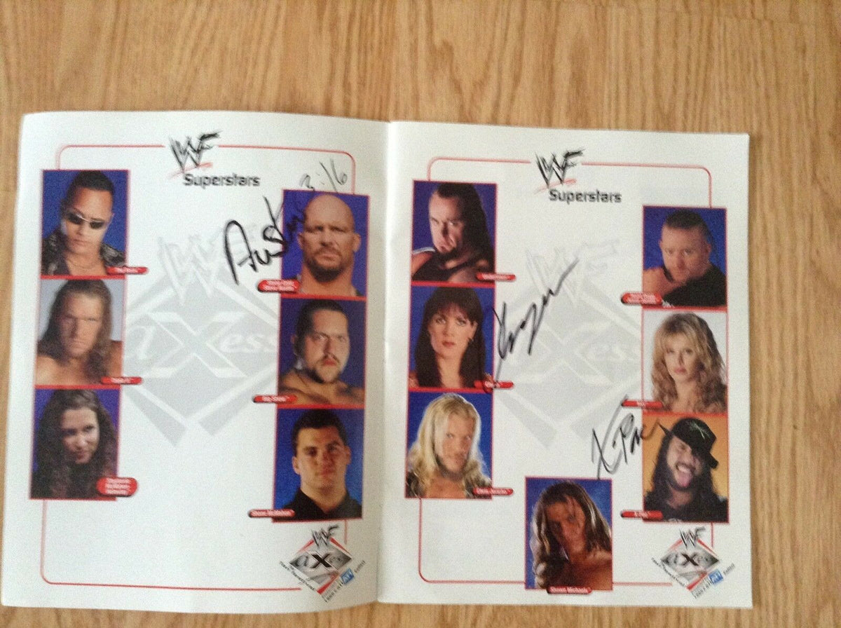 WWF WrestleMania 2000 Official Autograph Magazine with 15 RARE autogra ...